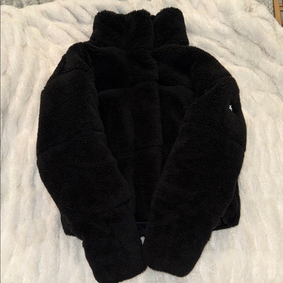 ALO Yoga | Jackets & Coats | Alo Sherpa Snow Angel Puffer Jacket Black ...